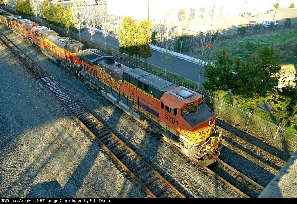 BNSF 5701 South empty coal on Rogers